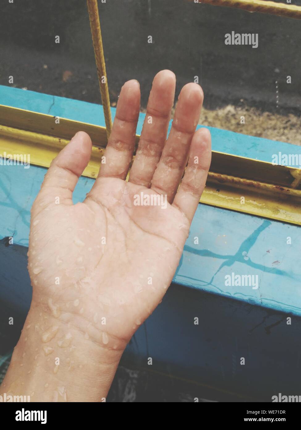 Rainy window hand hi-res stock photography and images - Alamy