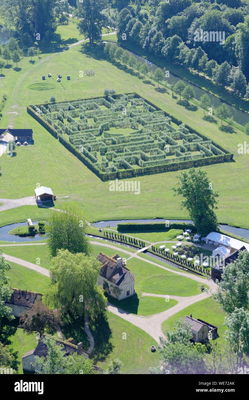 Labyrinth aerial view hi-res stock photography and images - Alamy