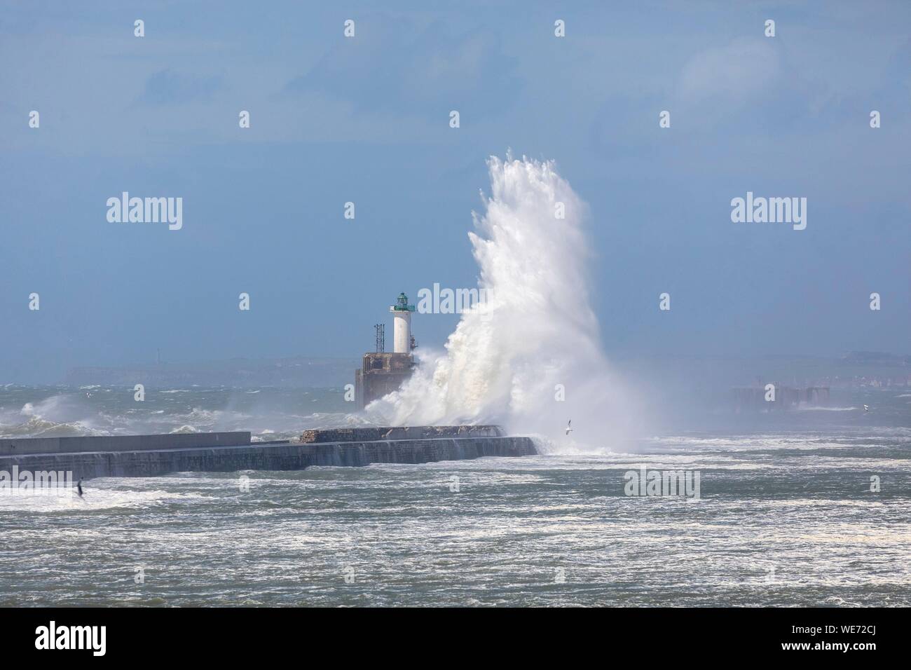 North sea lighthouse storm hi-res stock photography and images - Alamy