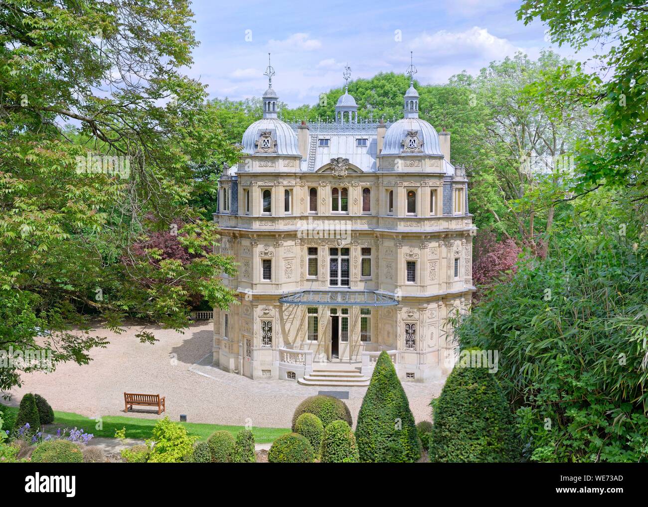 The castle of monte cristo hi-res stock photography and images - Alamy