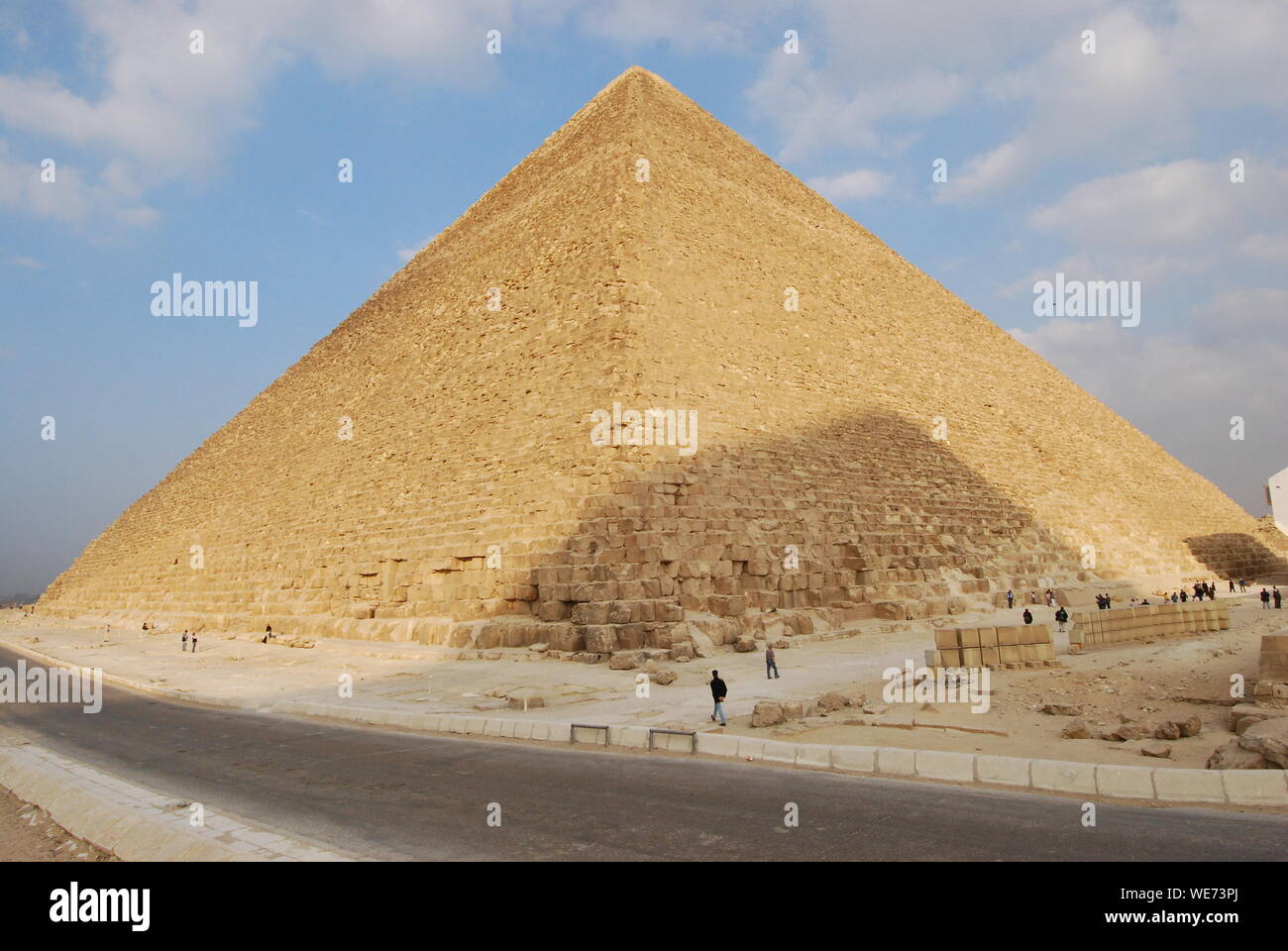 Egypt pyramid giza shape hi-res stock photography and images - Alamy