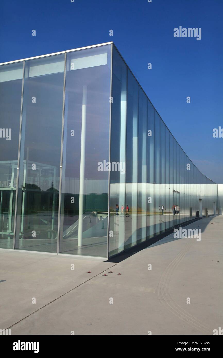 Lens architecture hi-res stock photography and images - Alamy