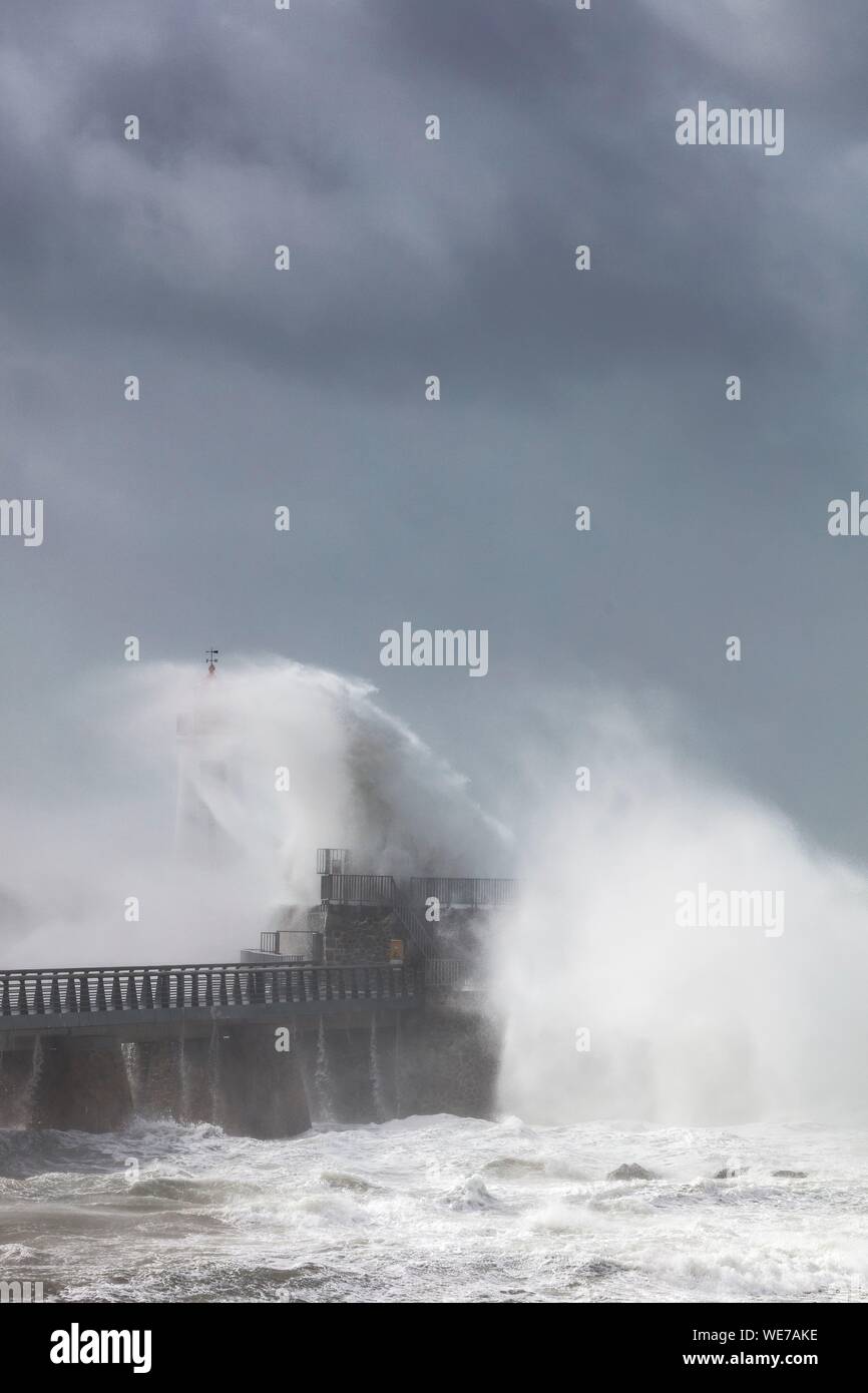 Lighthouse france wave hi-res stock photography and images - Alamy