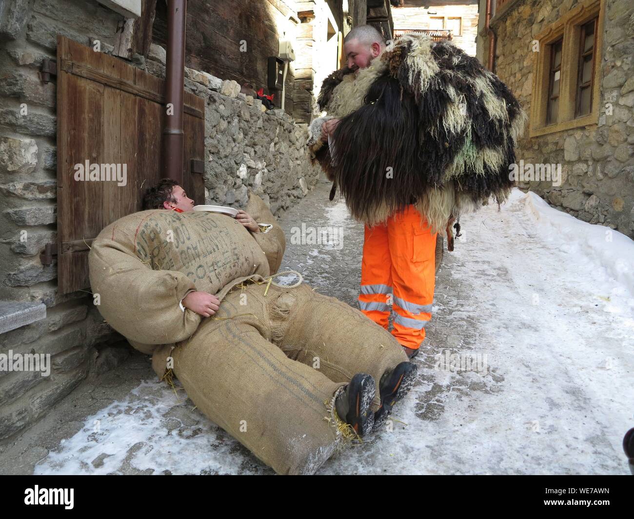 Straw stuffed hi-res stock photography and images - Alamy