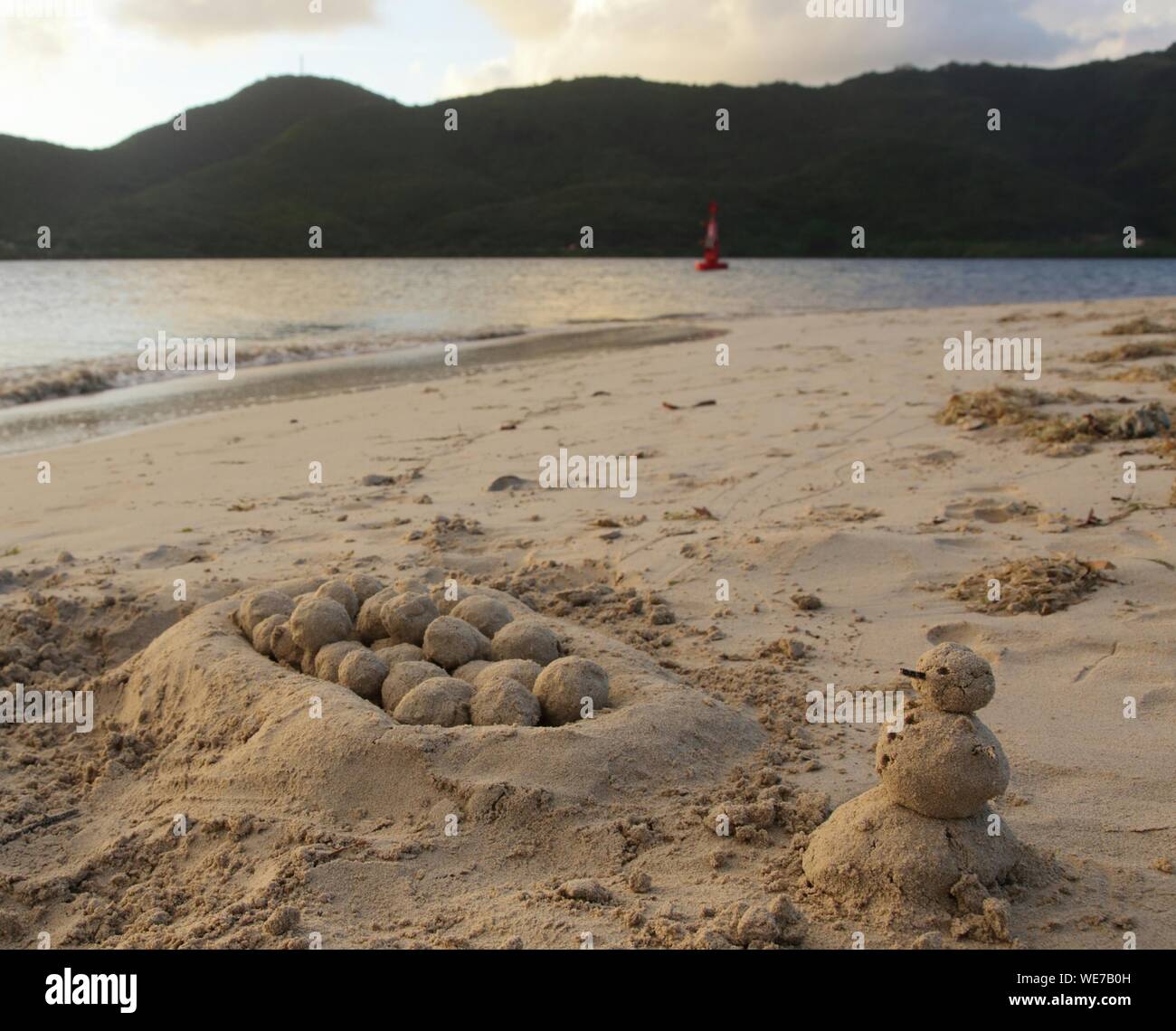 Snowman on the sea beach hi-res stock photography and images - Alamy