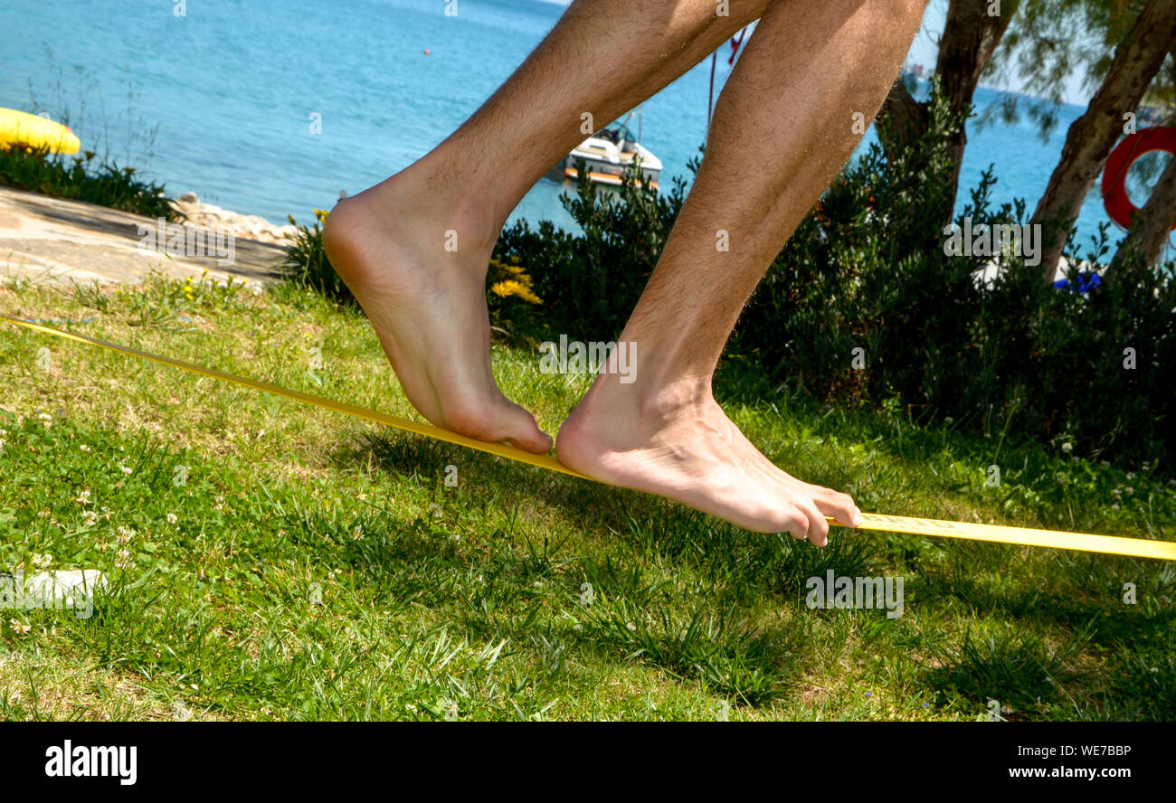 Slacklining hi-res stock photography and images - Alamy