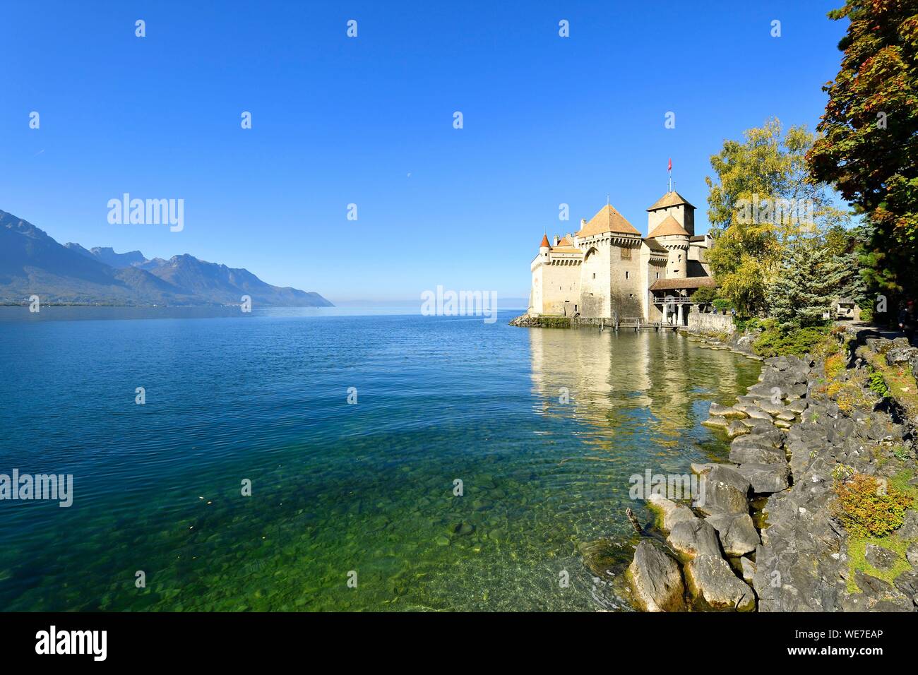 Suisse, Canton of Vaud, Lake Geneva, Veytaux, Chillon Castle at South ...