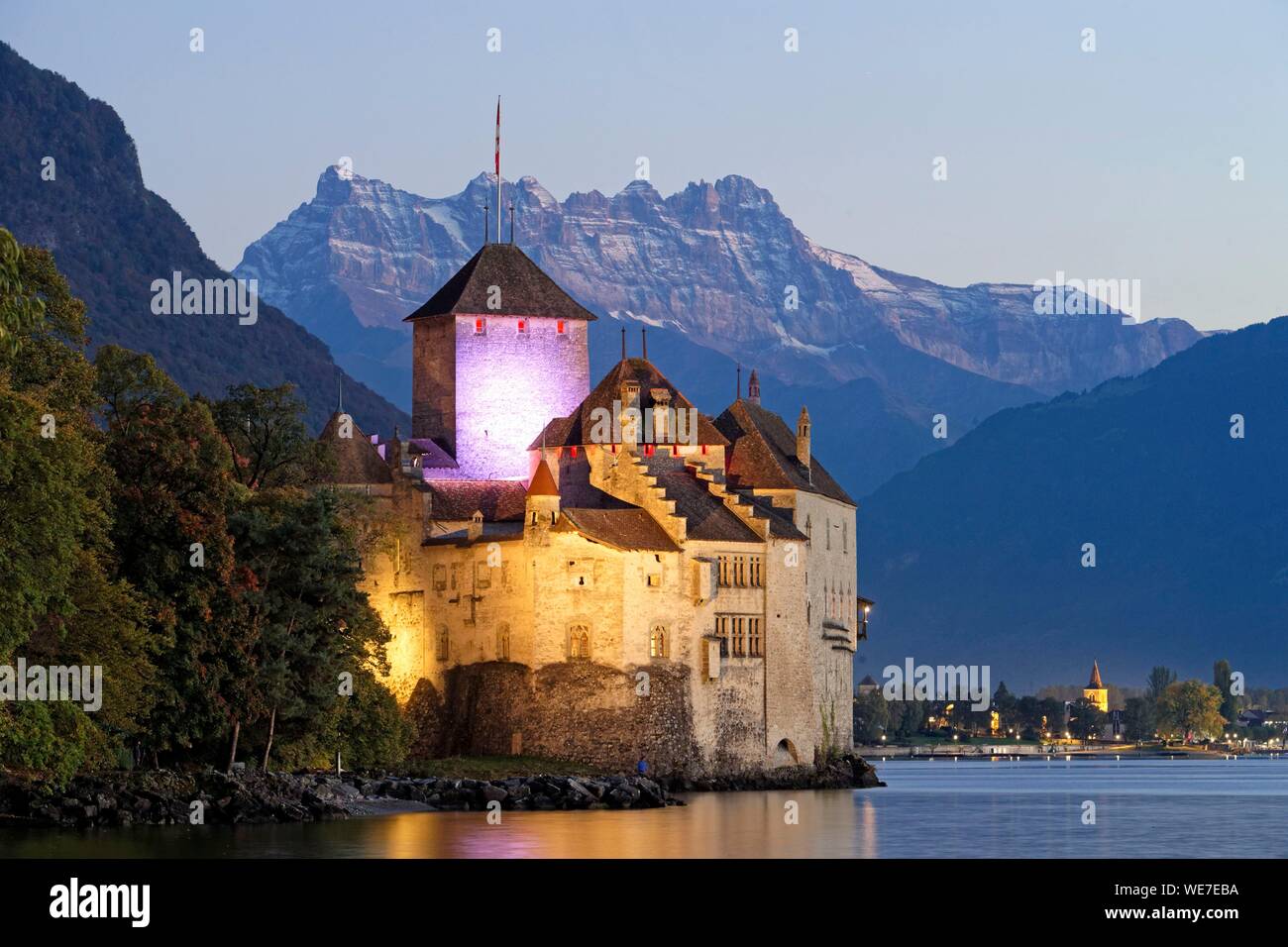 Suisse, Canton of Vaud, Lake Geneva, Veytaux, Chillon Castle at South ...