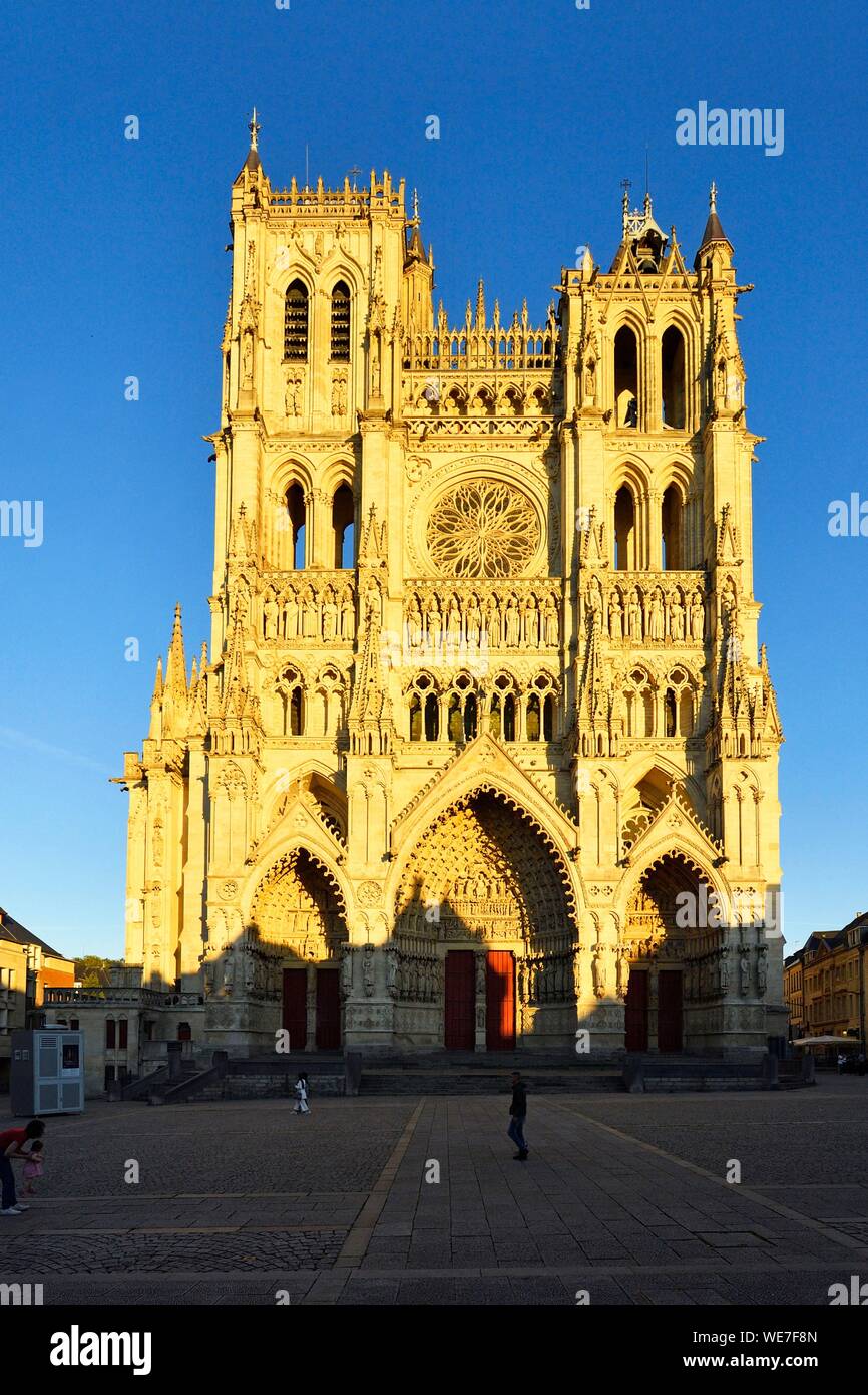 Gothic cathedral window hi-res stock photography and images - Alamy