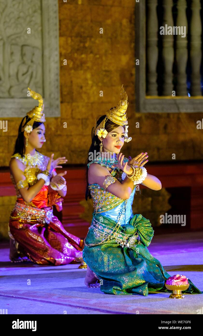 Cambodia, Siem Reap, classic khmer dance Stock Photo - Alamy