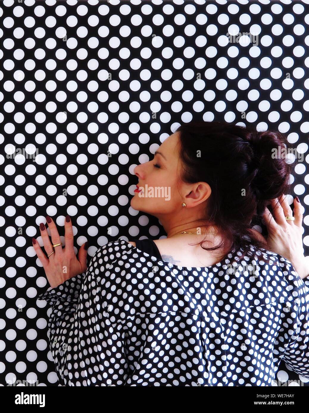 Hugging the wall hi-res stock photography and images - Alamy