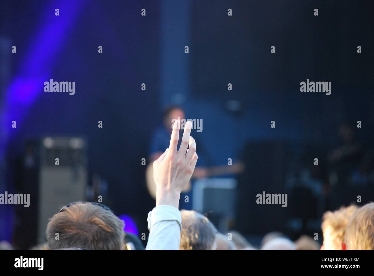 Rock concert stage hand hi-res stock photography and images - Alamy