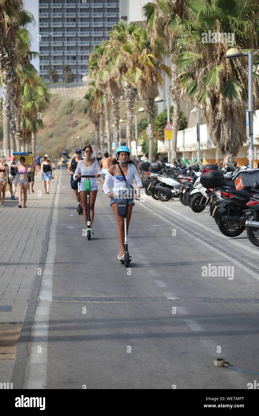 Israel tel aviv people having hi-res stock photography and images - Alamy