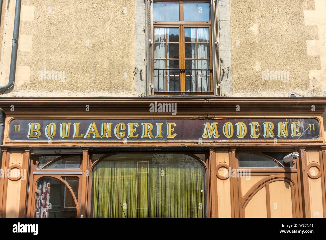 Bakery window france hi-res stock photography and images - Alamy