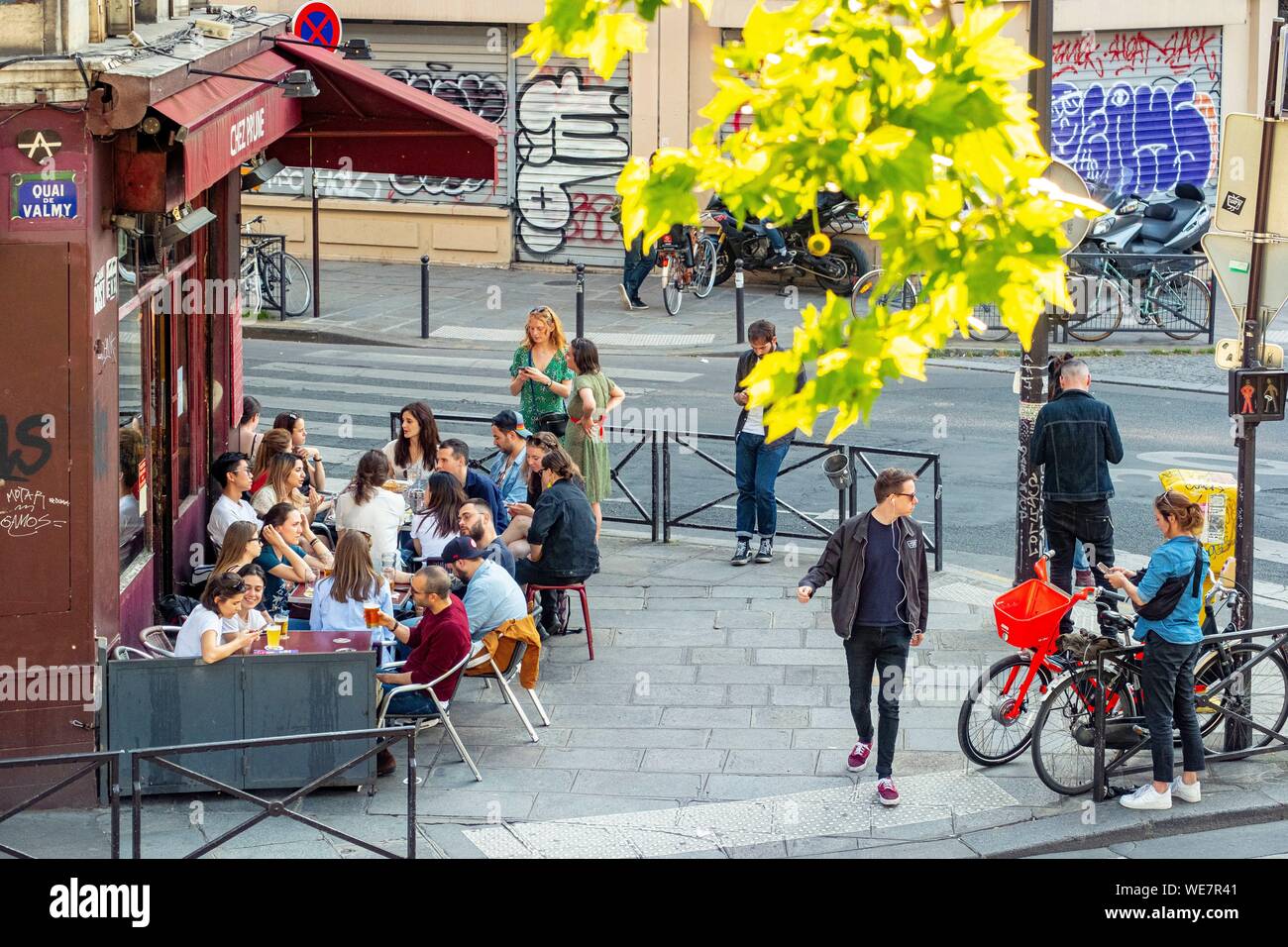 Cafe paris woman hi-res stock photography and images - Alamy
