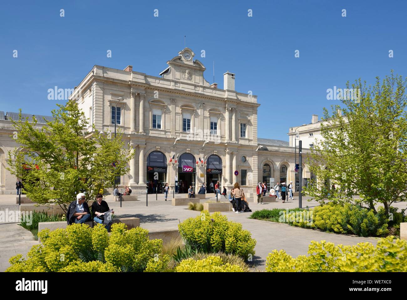The train station facade hi-res stock photography and images - Alamy