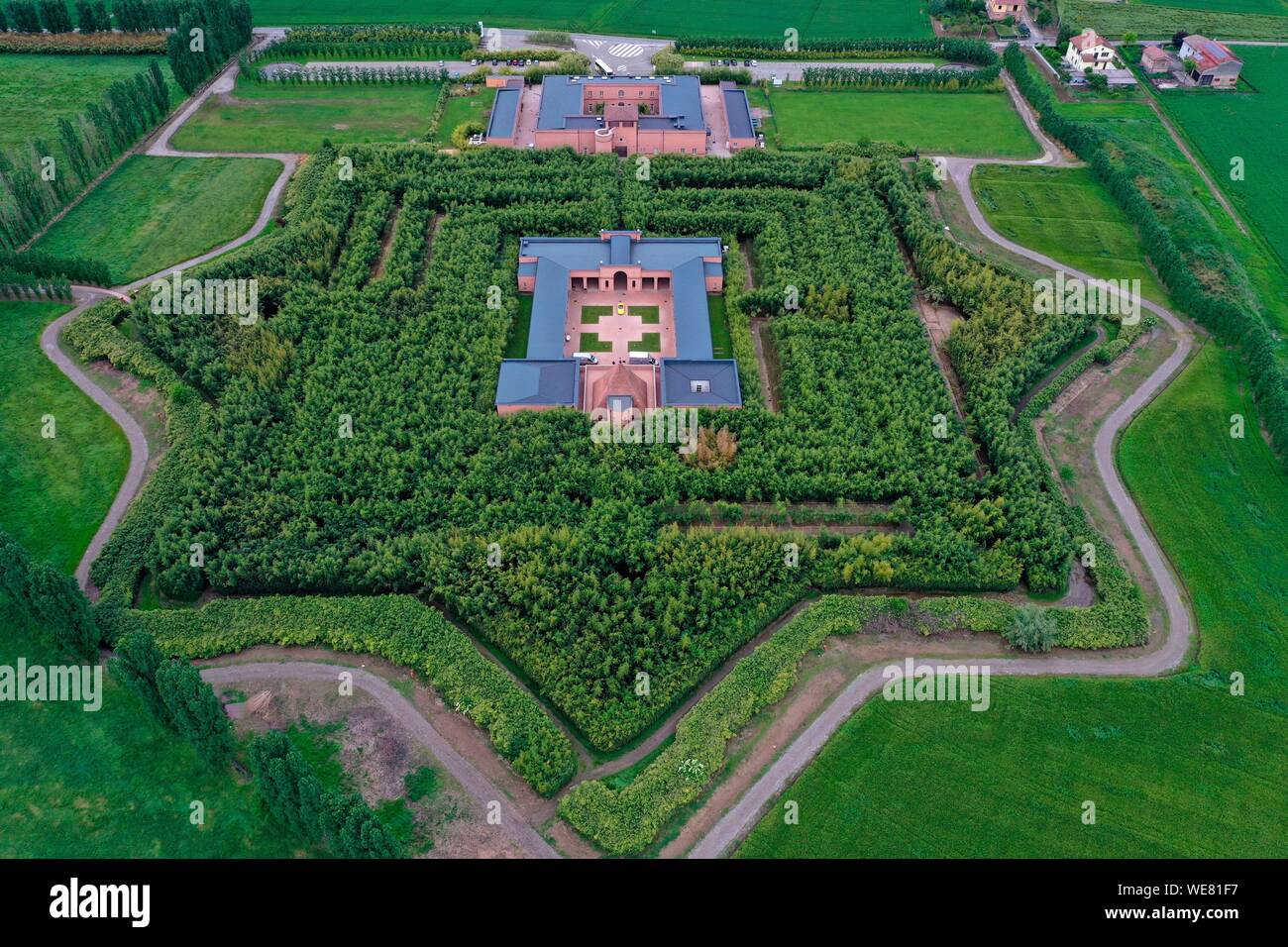 Labirinto hi-res stock photography and images - Alamy