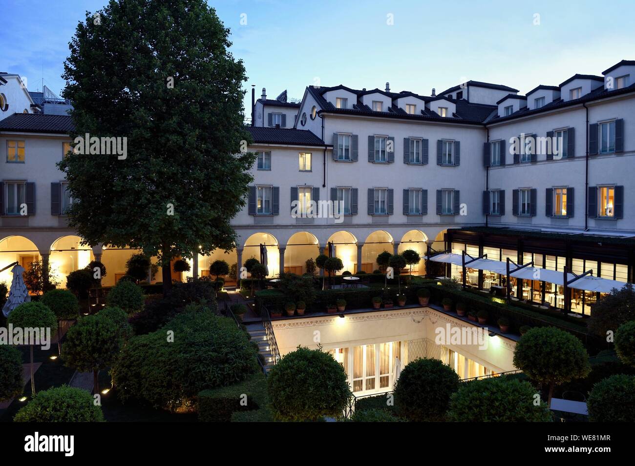 Quadrilateral building hi-res stock photography and images - Alamy