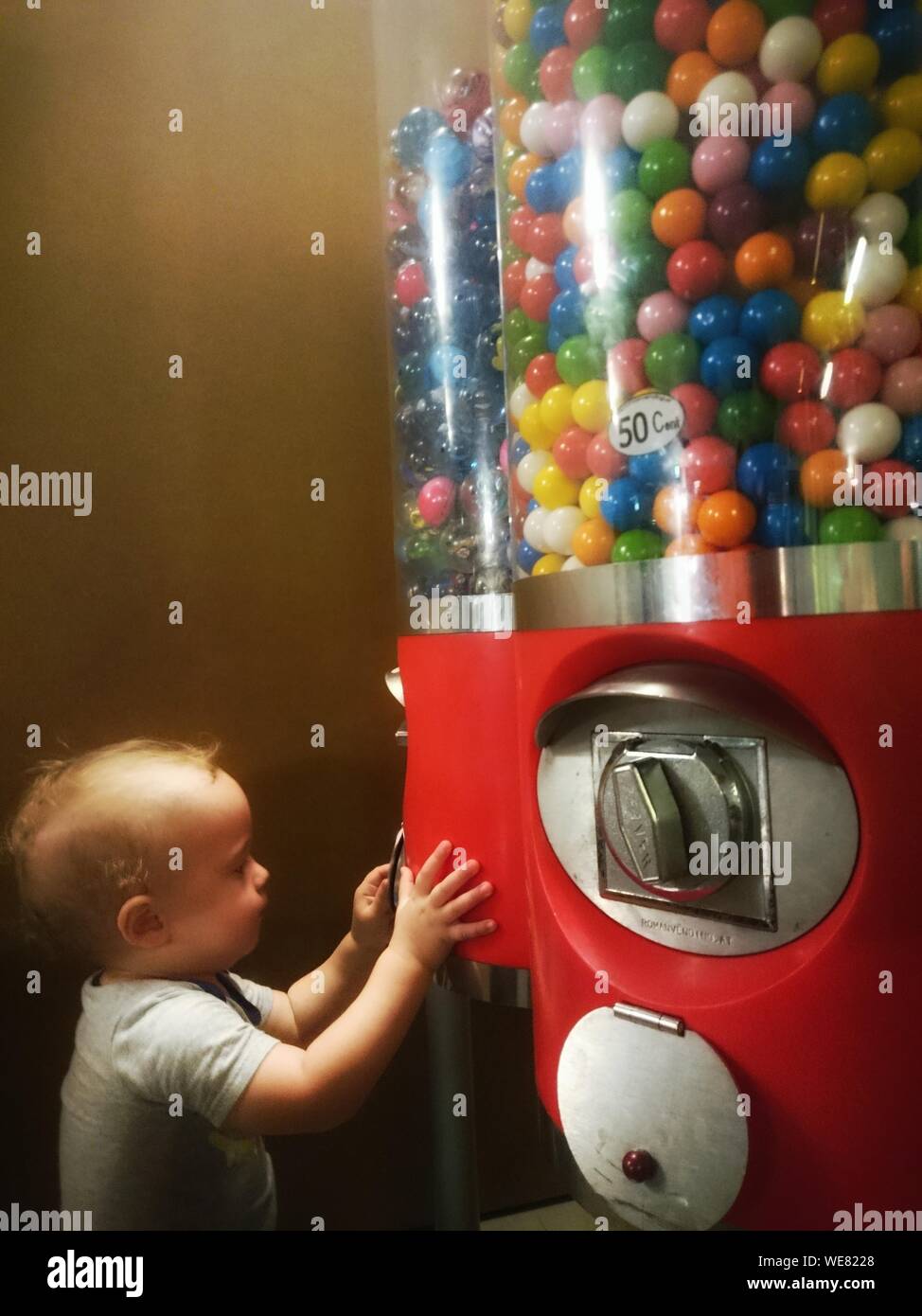 Boy looking at vending machine hi-res stock photography and images - Alamy