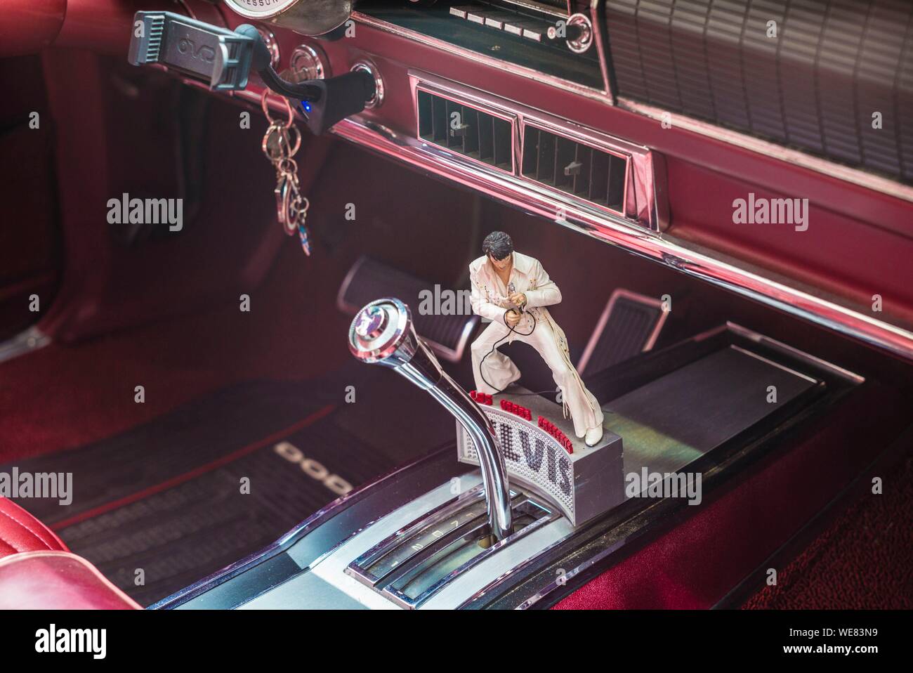 Miniature people car hi-res stock photography and images - Alamy