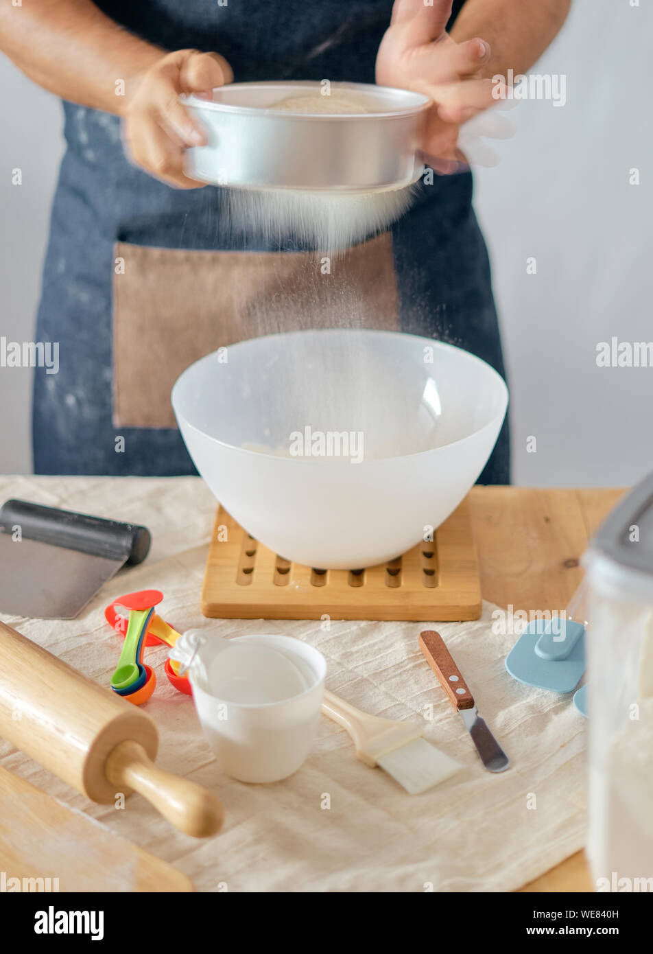 Straining food hi-res stock photography and images - Alamy