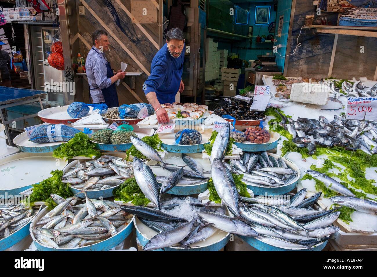 Food market italy hi-res stock photography and images - Alamy