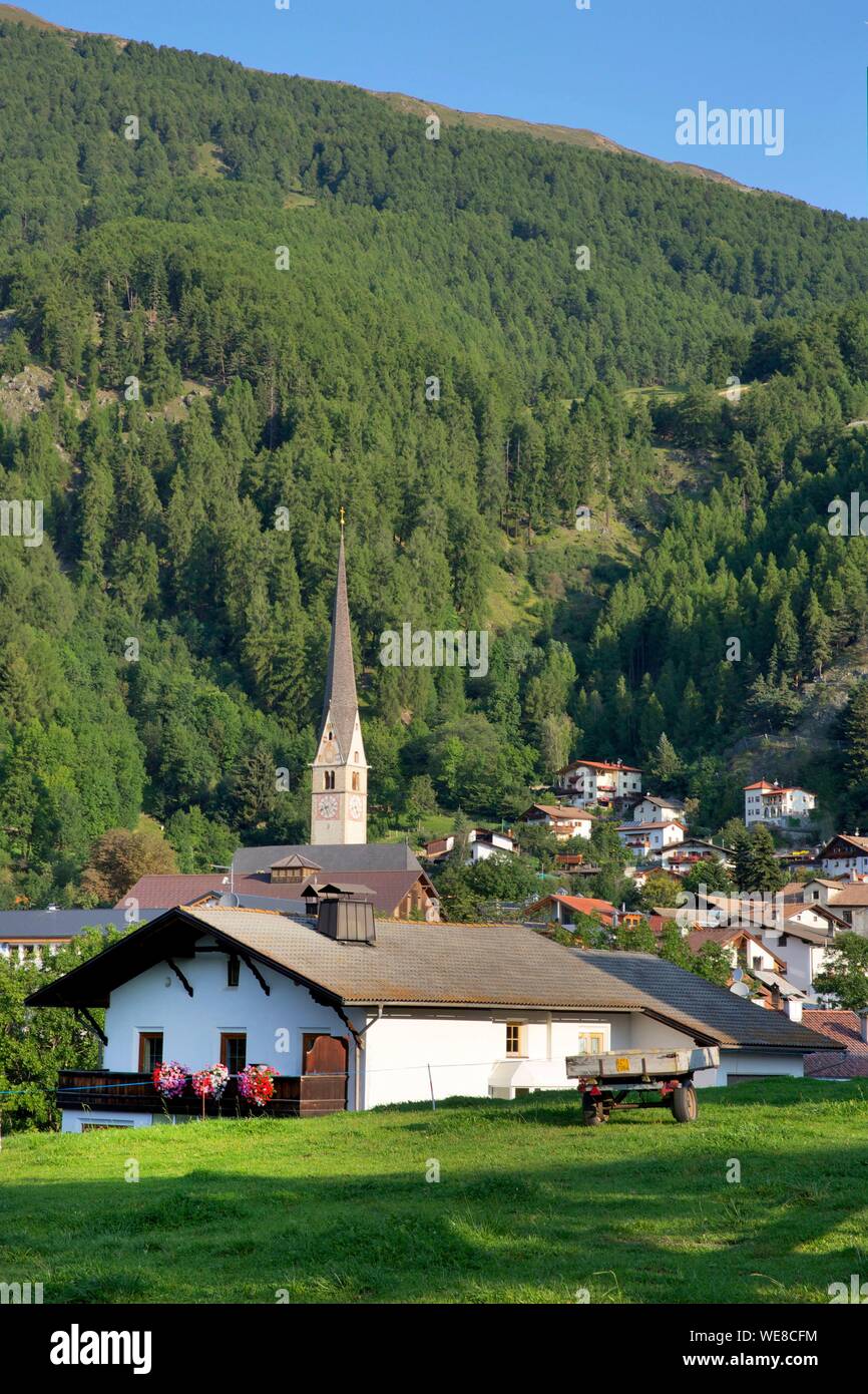 Italian village church hi-res stock photography and images - Alamy