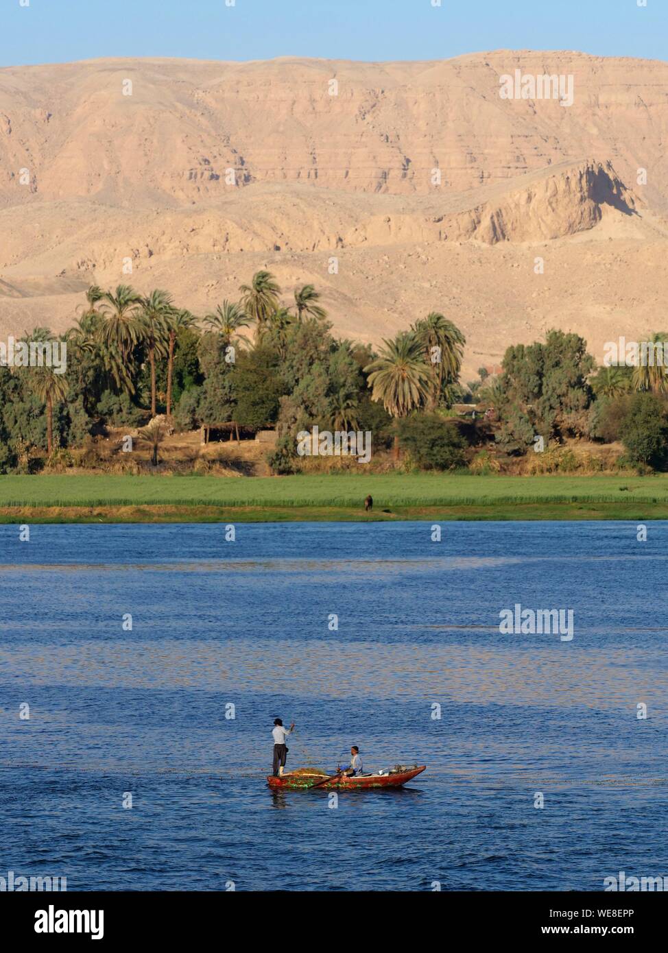 Egypt, Upper Egypt, Nile Valley, Fishing boat on the Nile seen from a ...