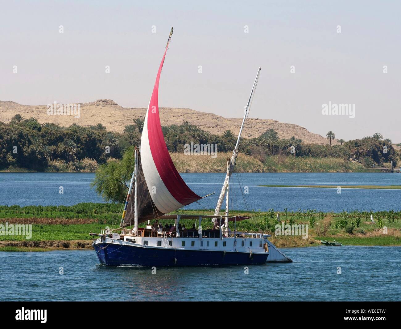 Traditional egyptian sailing boat hi-res stock photography and images ...