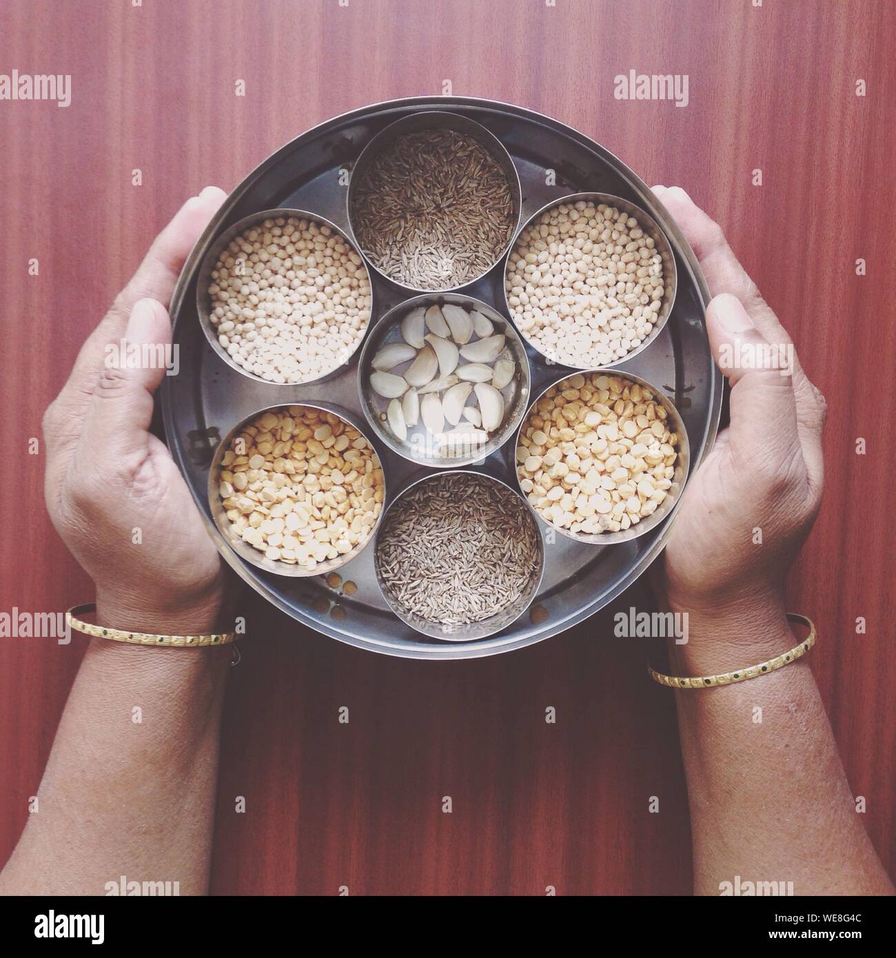 India people eating hands hi-res stock photography and images - Alamy