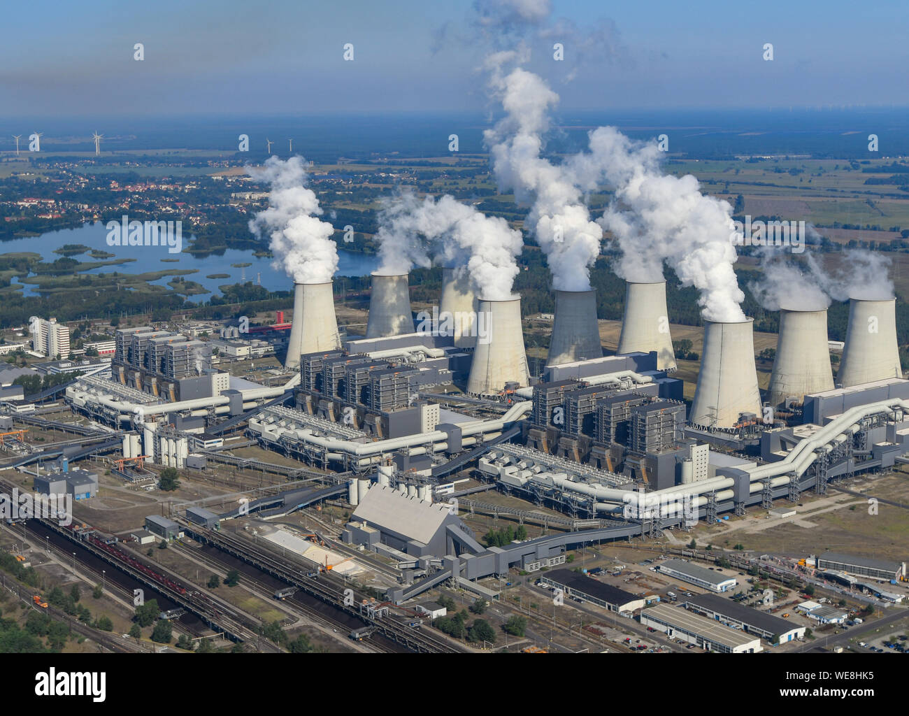 Peitz, Germany. 23rd Aug, 2019. The steaming cooling towers of the ...