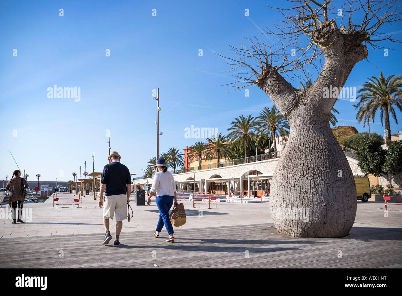 France, Alpes-Maritimes, Menton, the port, Promenade de la Mer Stock ...