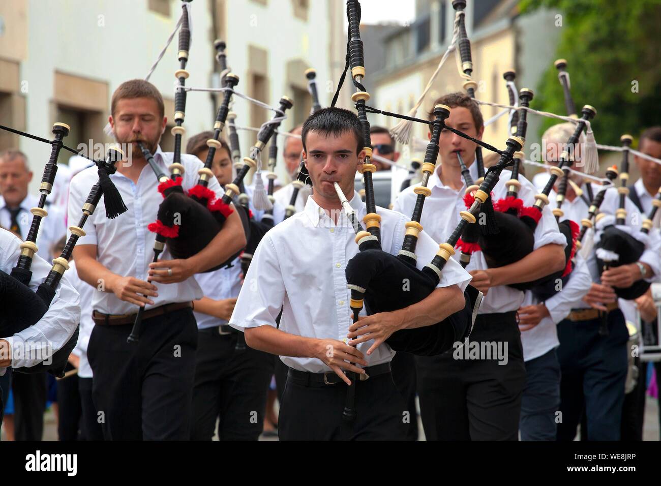 Musical street parade hi-res stock photography and images - Alamy