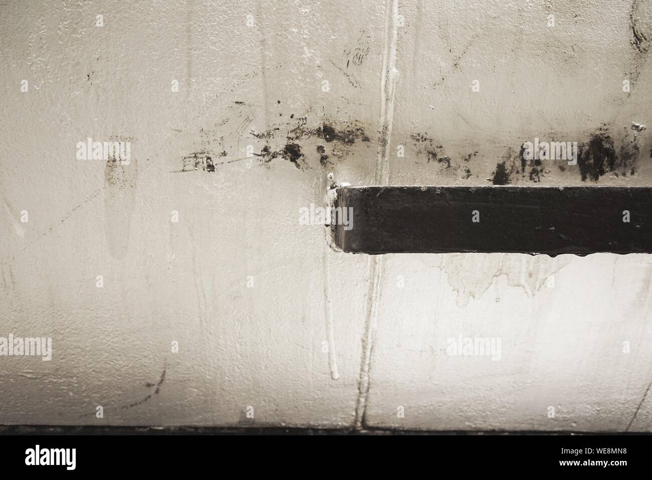 Dirty old wall hi-res stock photography and images - Alamy