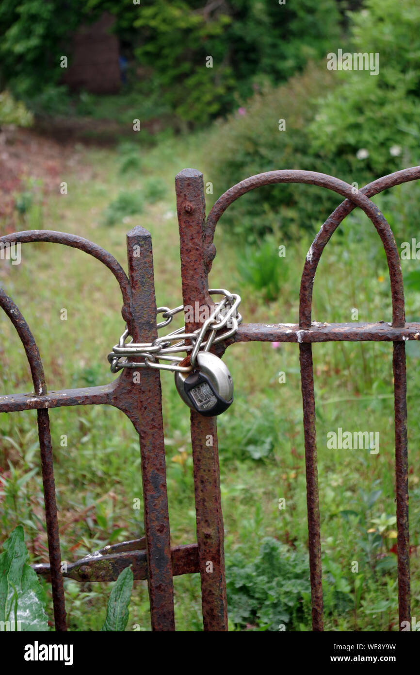 Rusty gates hi-res stock photography and images - Alamy