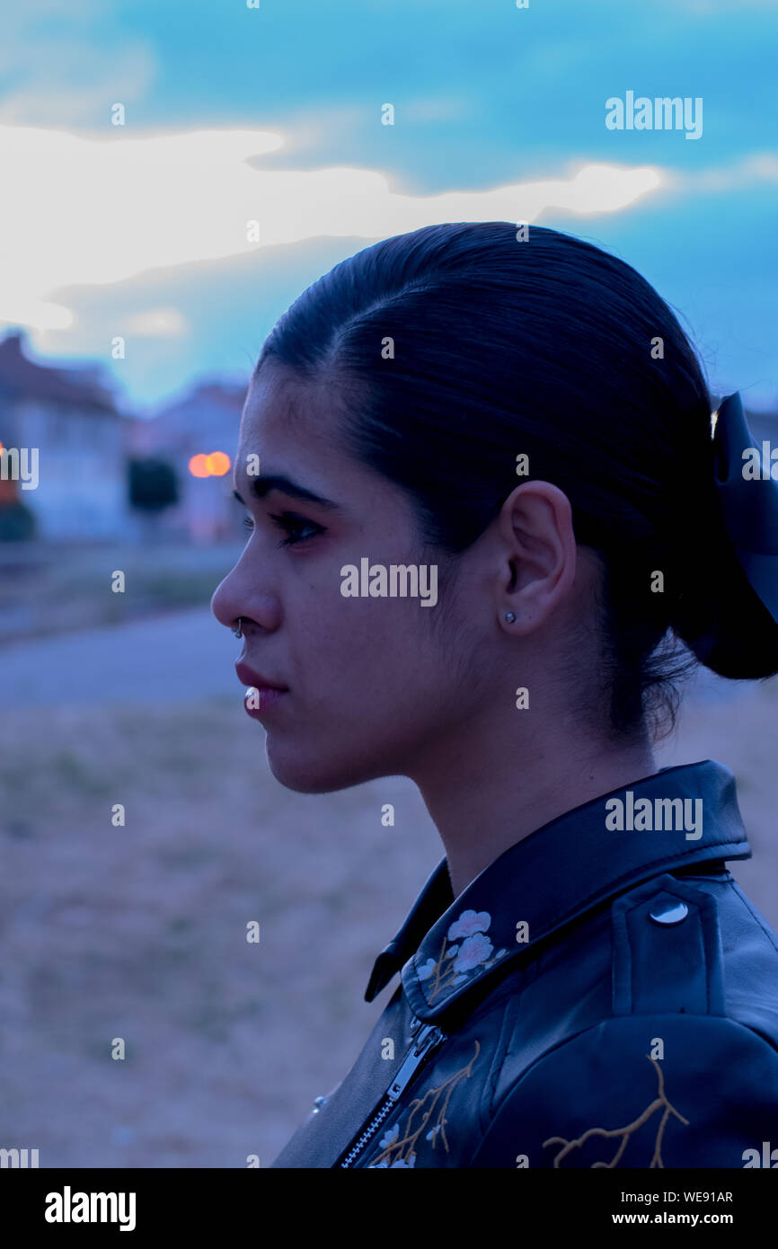 Woman serious profile hi-res stock photography and images - Alamy