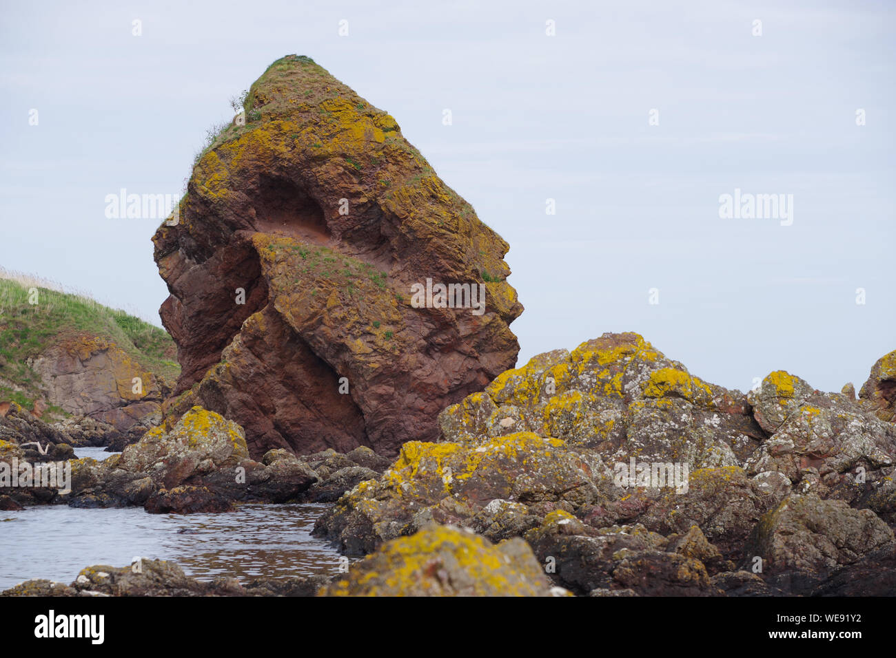 Craggy shore hi-res stock photography and images - Alamy