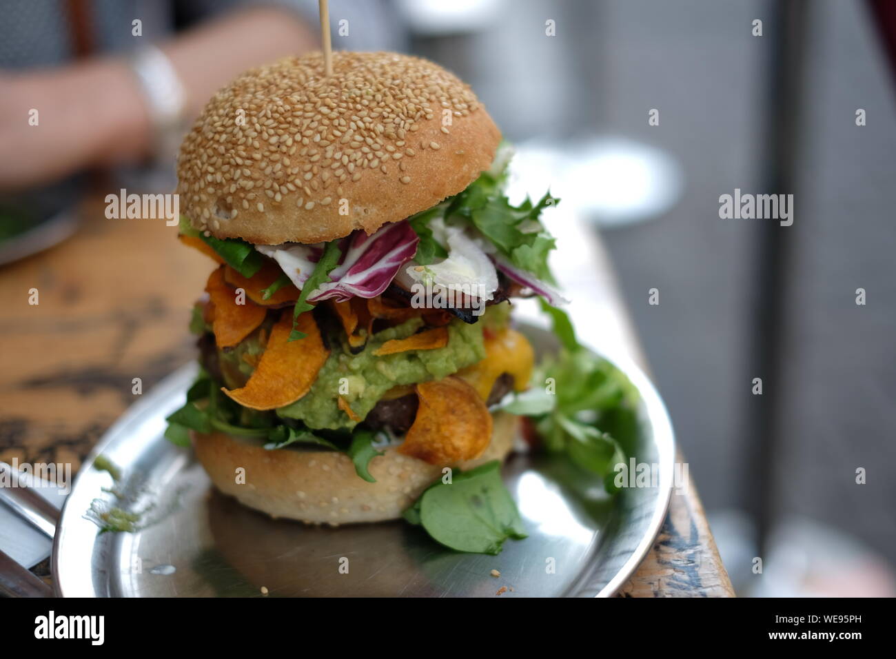 Burger plate hi-res stock photography and images - Alamy