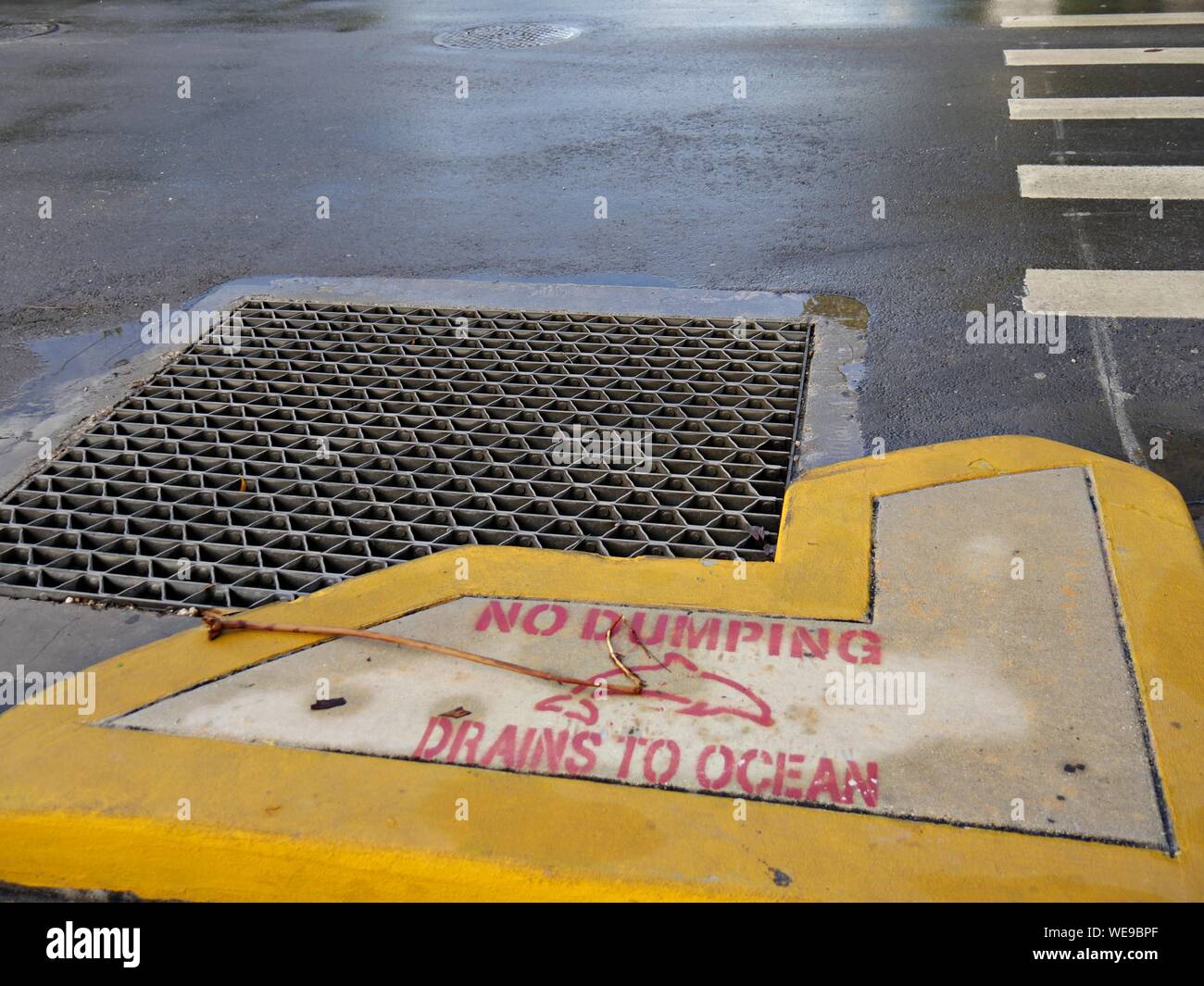 No dumping sign water hi-res stock photography and images - Alamy