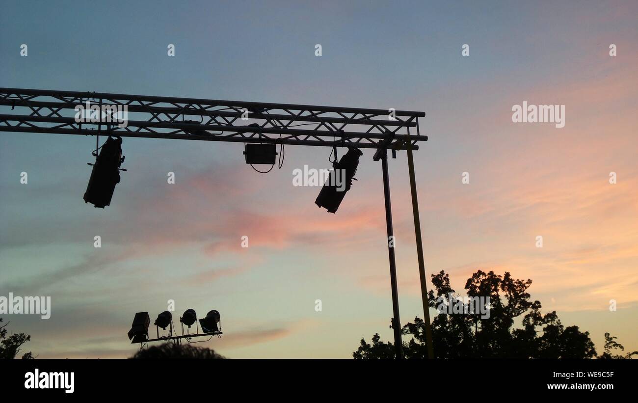 Stage lighting orange hi-res stock photography and images - Alamy