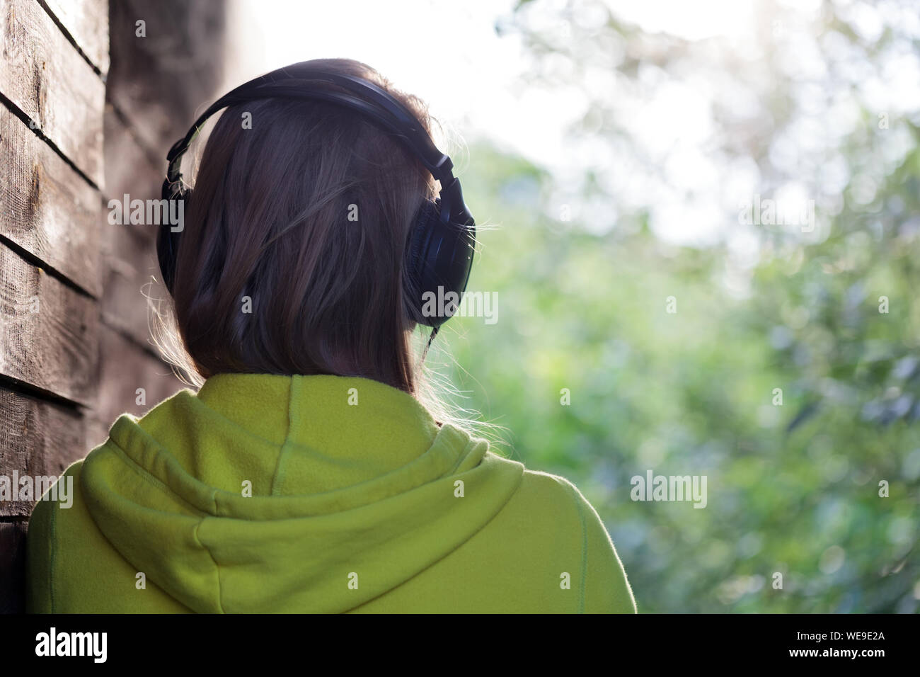 Headphones woman rear view hi-res stock photography and images - Alamy