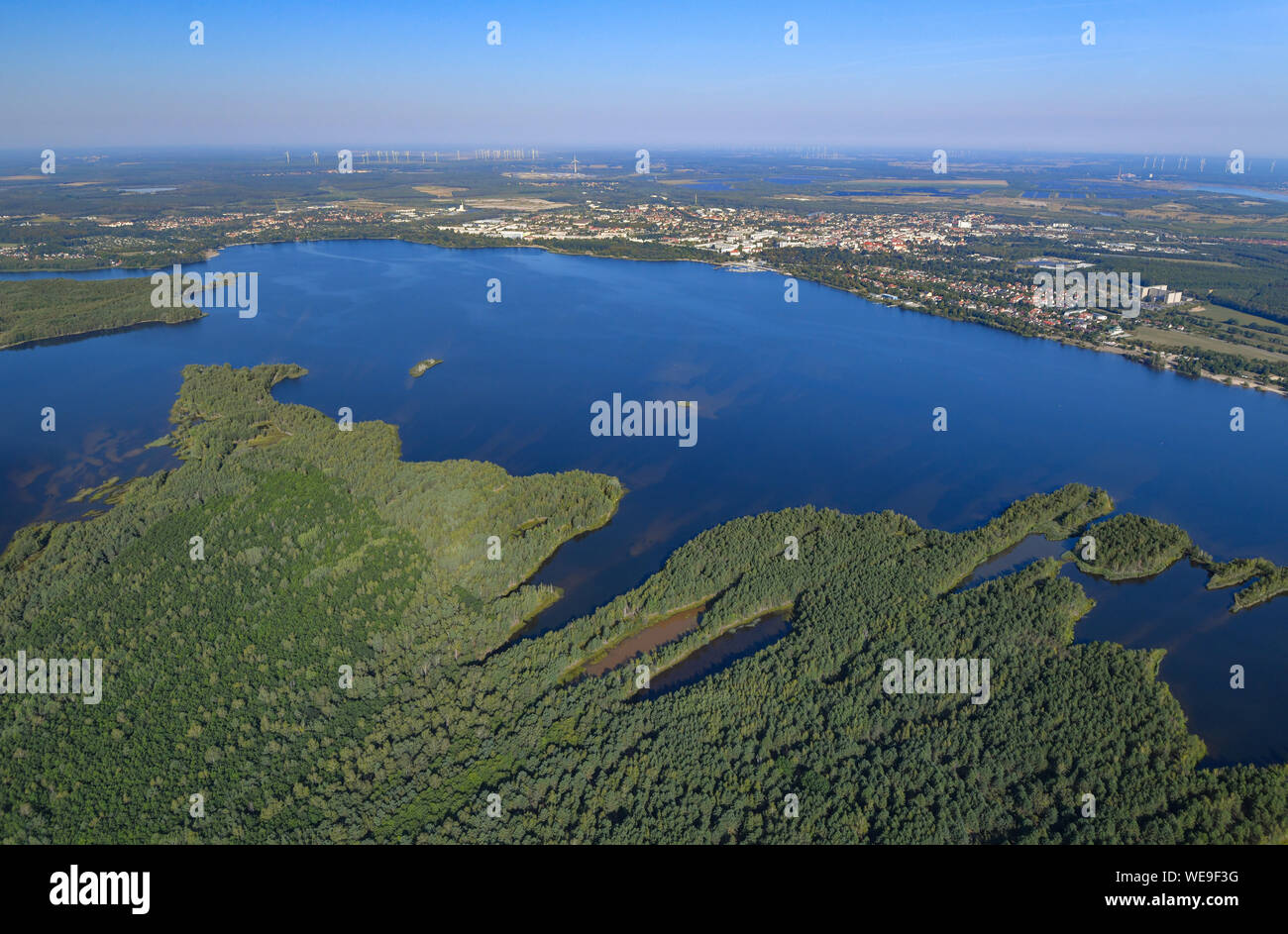 Kleinkoschen, Germany. 23rd Aug, 2019. Lake Senftenberg with the town ...