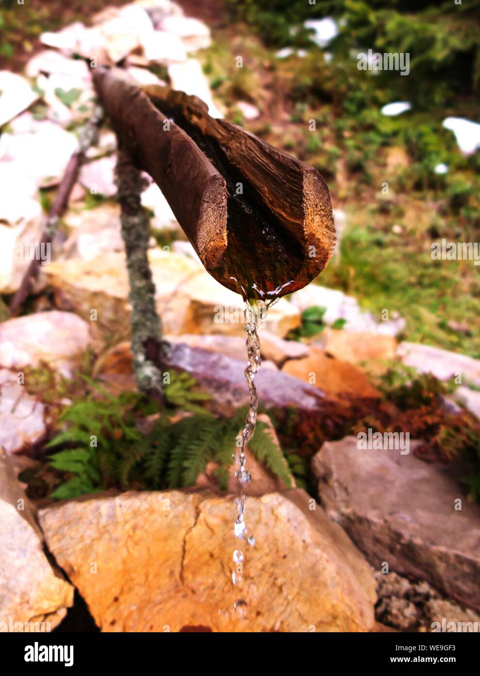 Wooden Water Pipe Stock Photos & Wooden Water Pipe Stock Images - Alamy