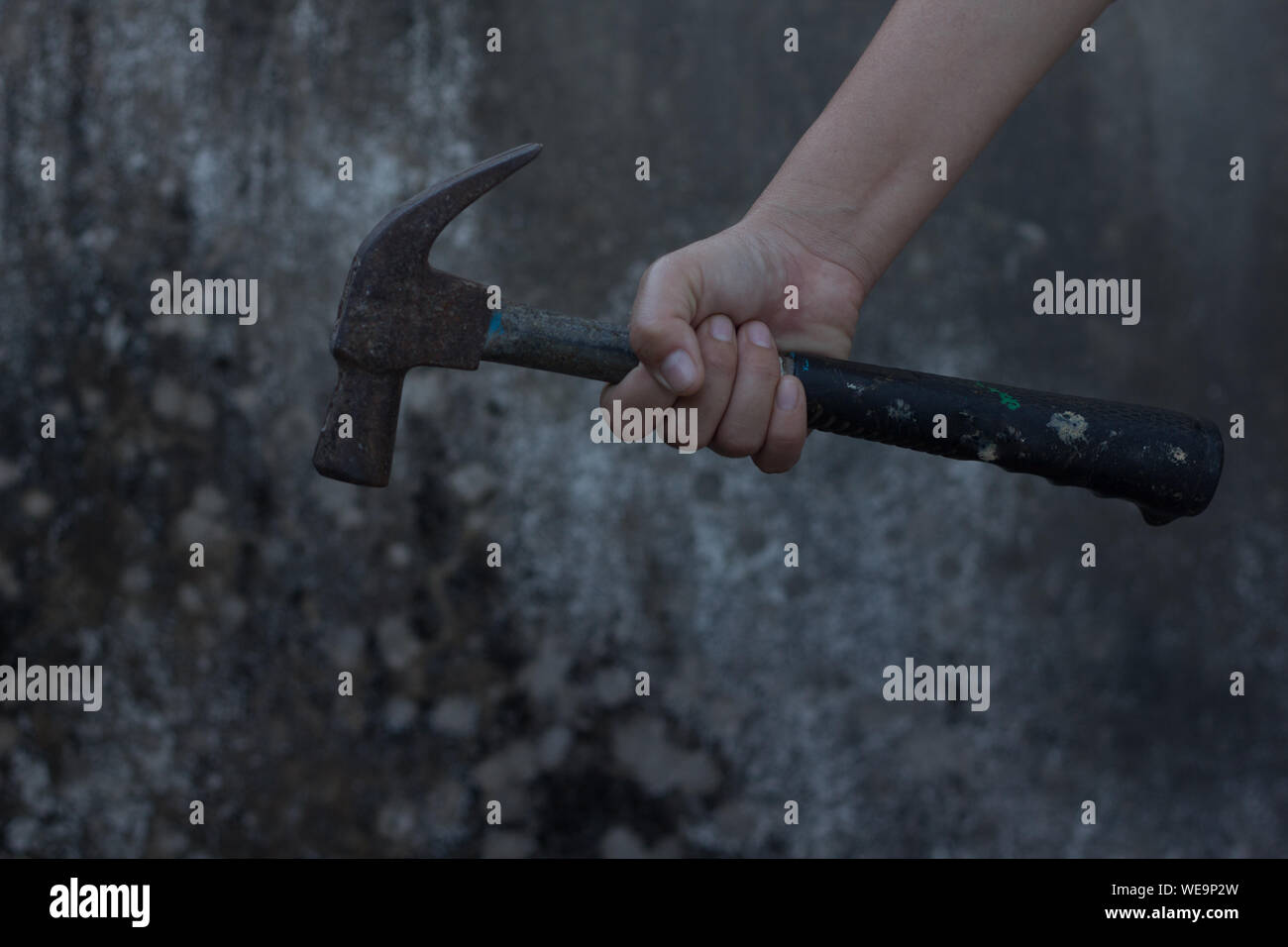 Hand with hammer hi-res stock photography and images - Alamy