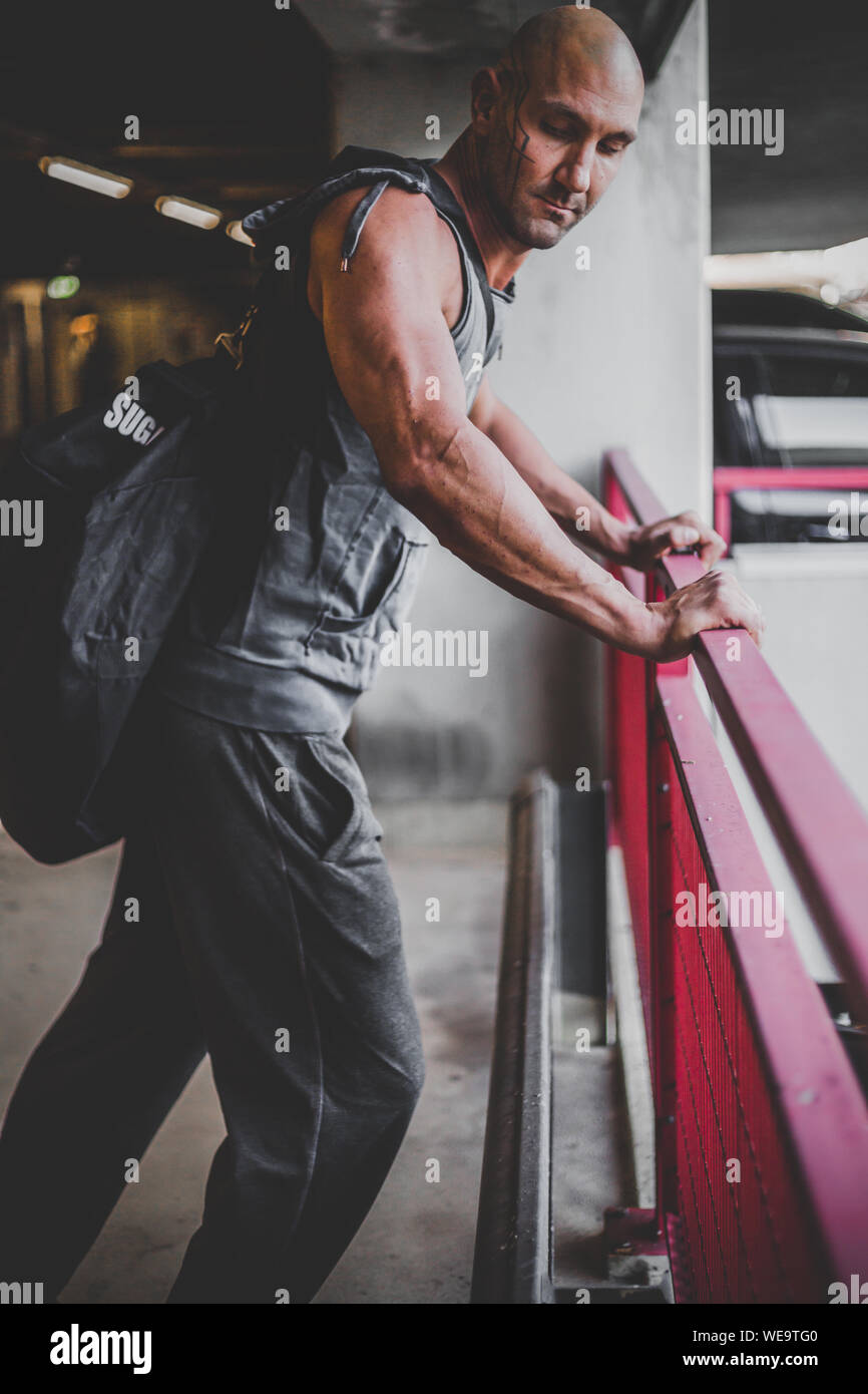 Side view portrait muscular man hi-res stock photography and images - Alamy