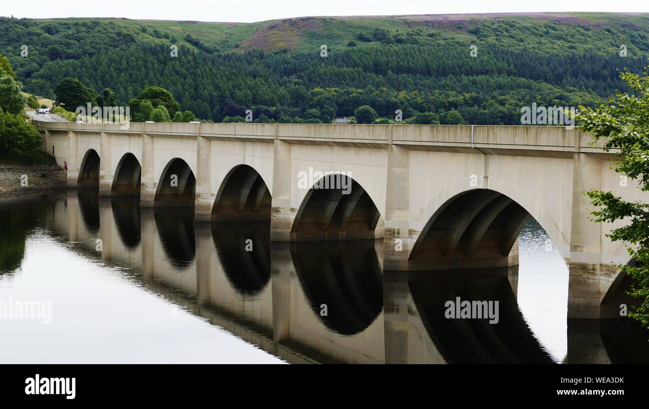 Ladybower bridge hi-res stock photography and images - Alamy