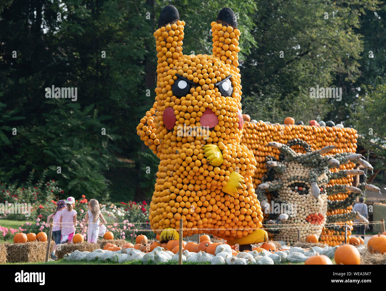 Pikachu head hi-res stock photography and images - Alamy