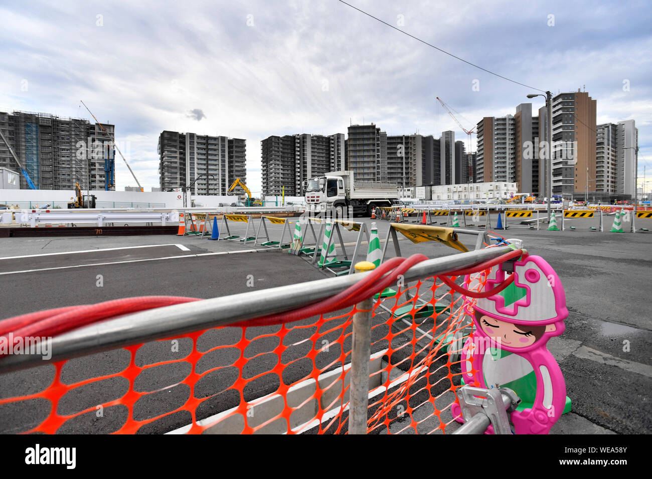Tokyo olympic construction hi-res stock photography and images - Alamy