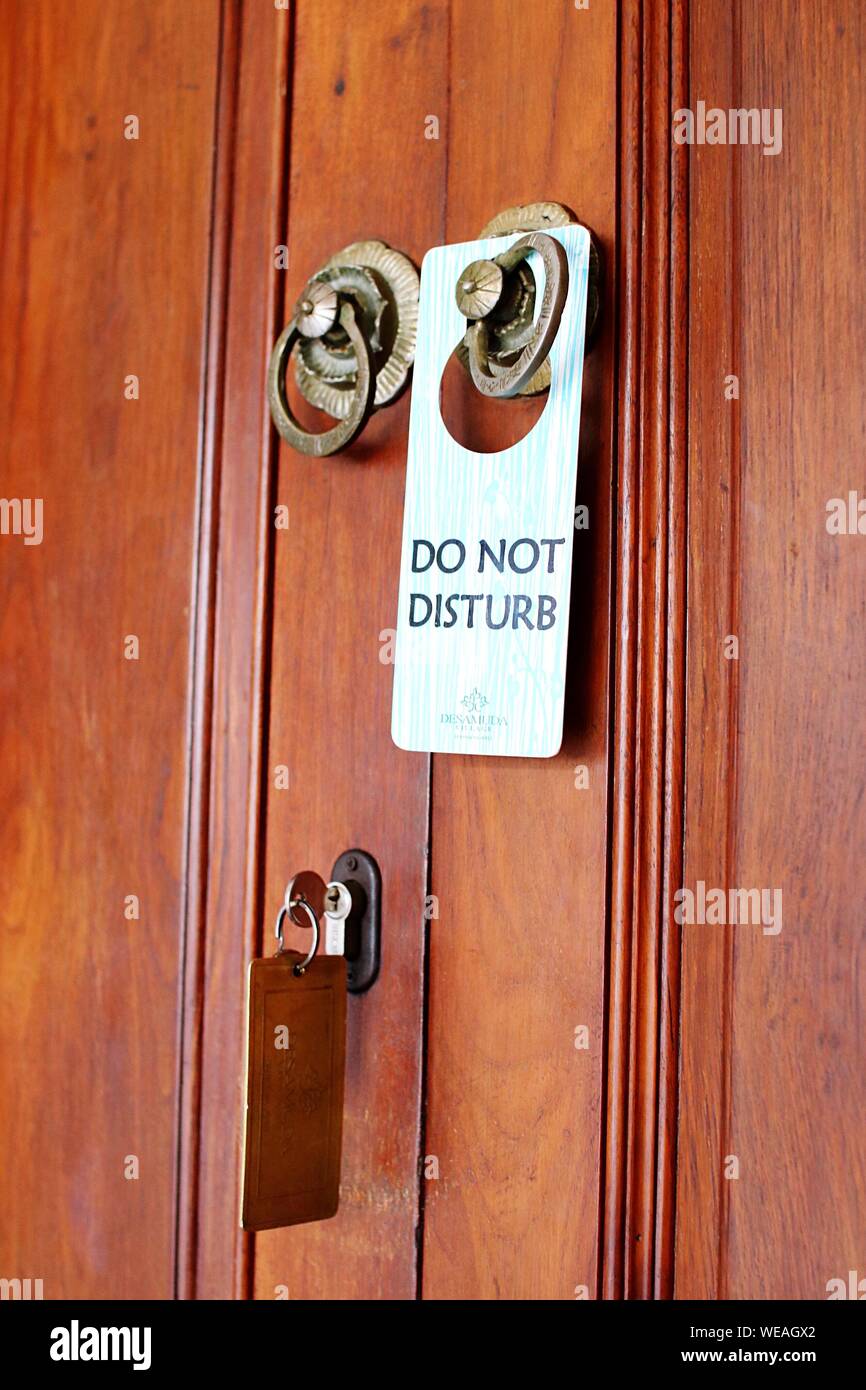 Hanging sign door hi-res stock photography and images - Alamy