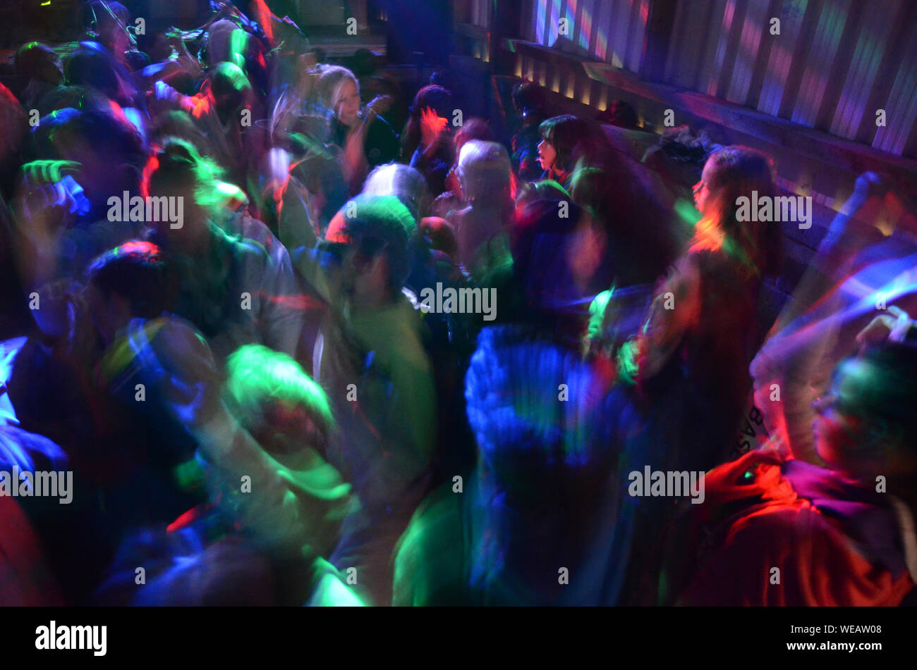 Night club group of people hi-res stock photography and images - Alamy